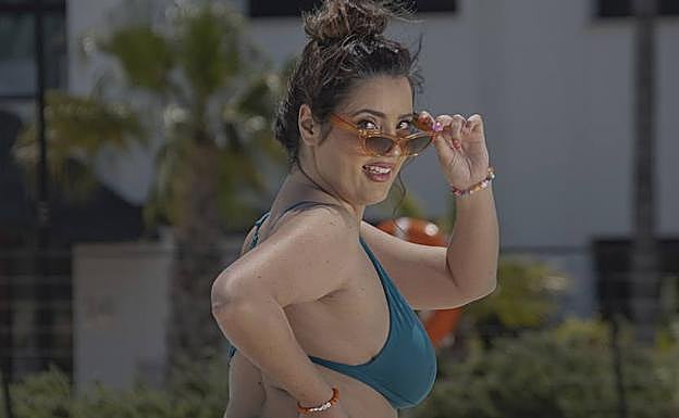 Entrevista a Marina Llorca, influencer del body positive y modelo curvy | Diario Sur